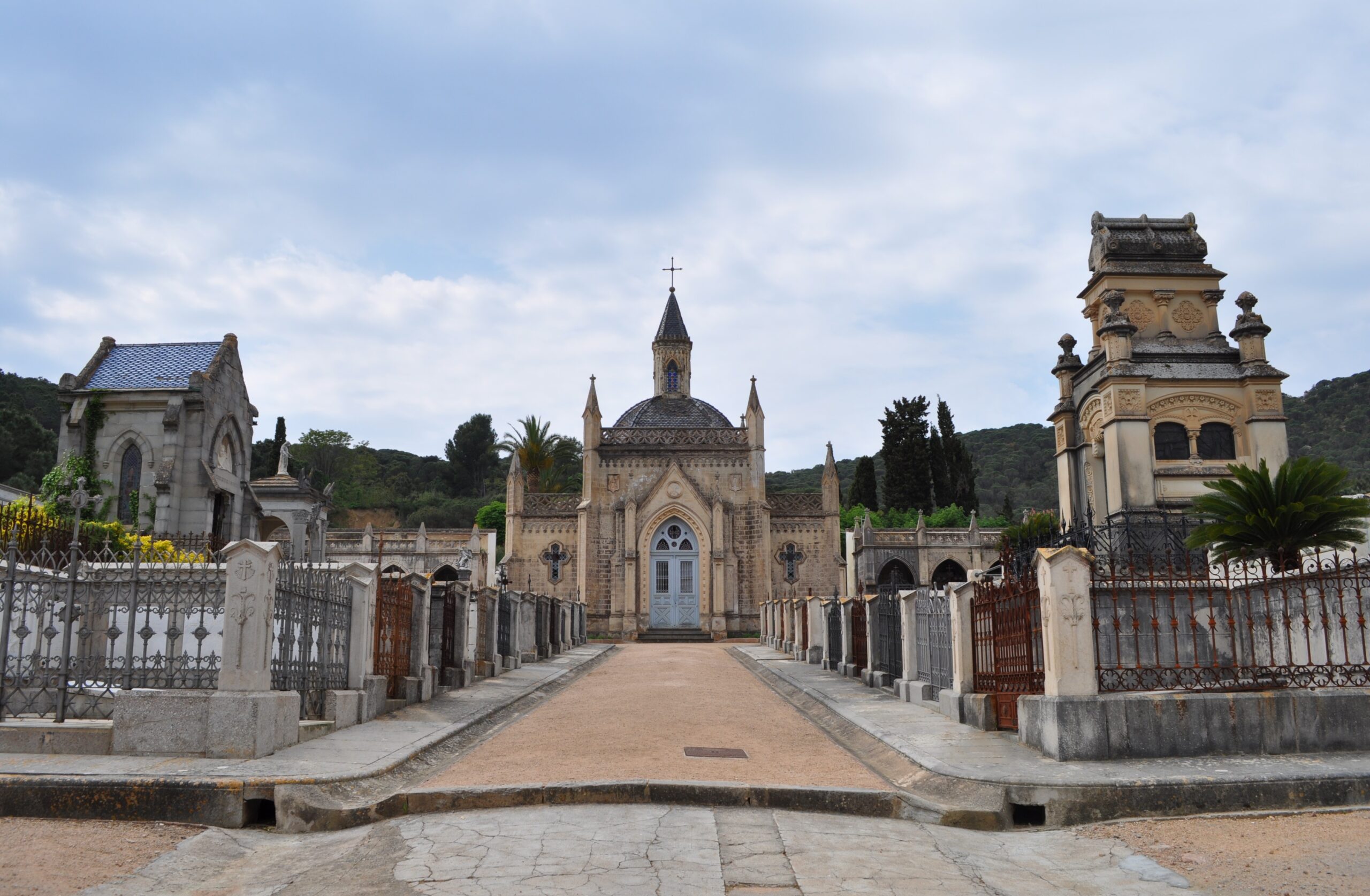 Cementerio de Sant Feliu de Llobregat de los años 60: Un viaje en el ...