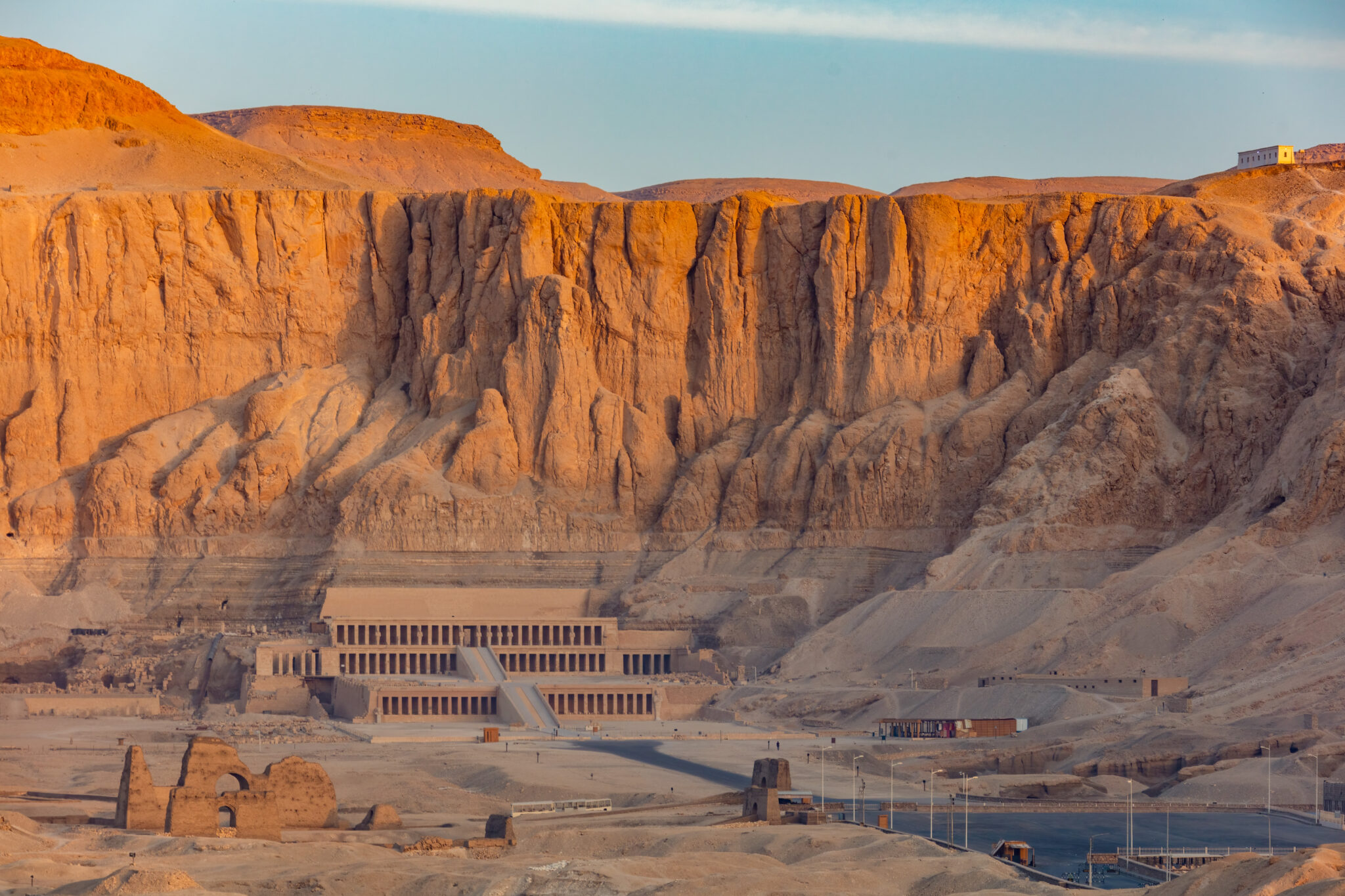 Descubre el impresionante Templo Funerario de Hatshepsut en Deir el Bahari